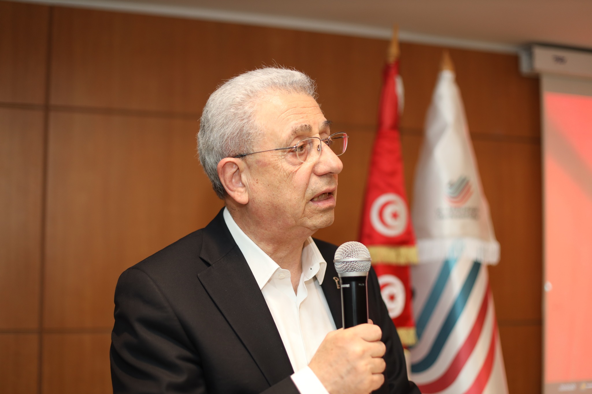 رئيس المبادرة الوطنية الفلسطينية في زيارة الى تونس.. ويدعو الى إلغاء كل ...