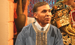 قمر لكل الليالي : وان مــان شــو بقلم عامر بوعزة